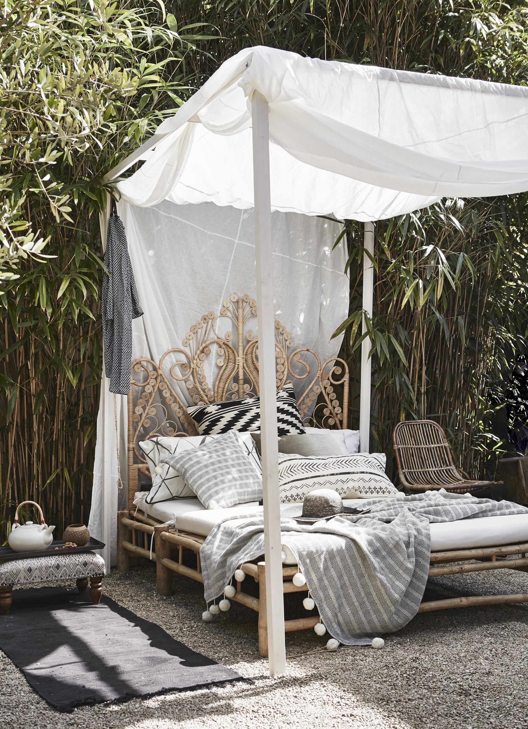 Daydreaming: Outdoor Beds | Centsational Style