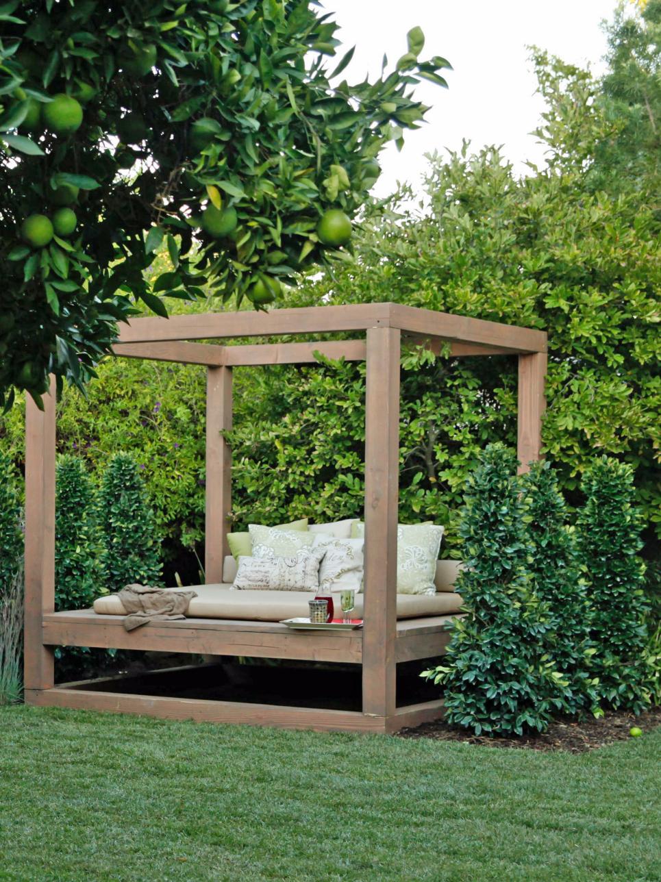 Daydreaming: Outdoor Beds | Centsational Style