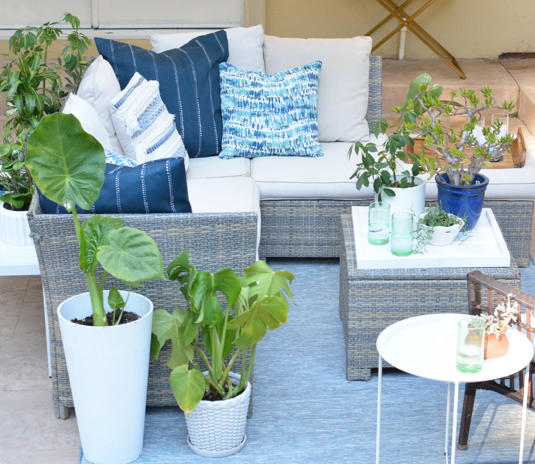 Plant Filled Summer Courtyard | Centsational Style